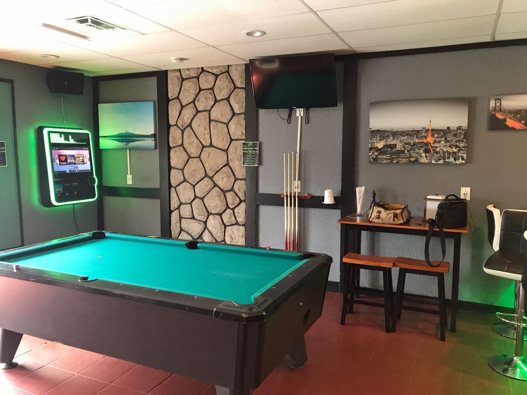 Green Light Bar Debuts in Edgemoor Area of St. Pete
