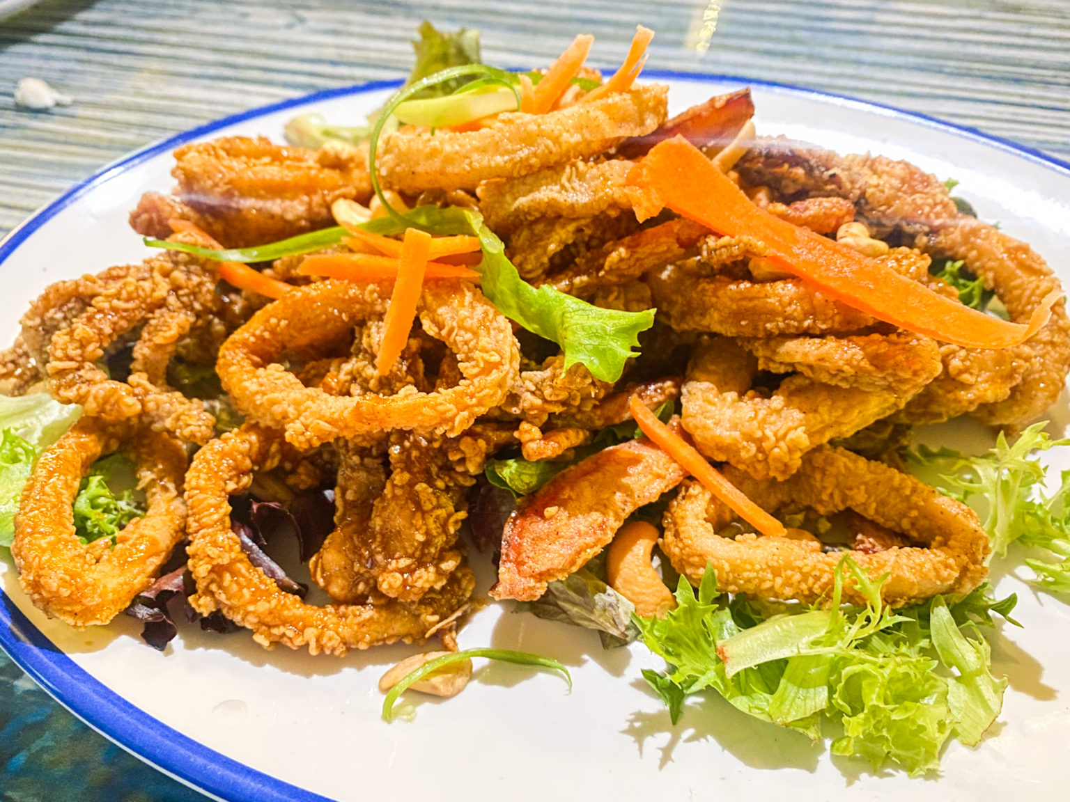 Buoy’s Waterfront Bar & Grille Offers Relaxed Beach Dining