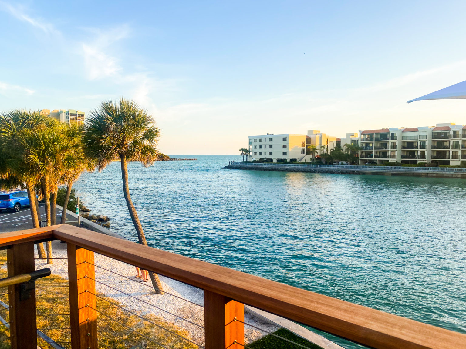Buoy’s Waterfront Bar & Grille Offers Relaxed Beach Dining