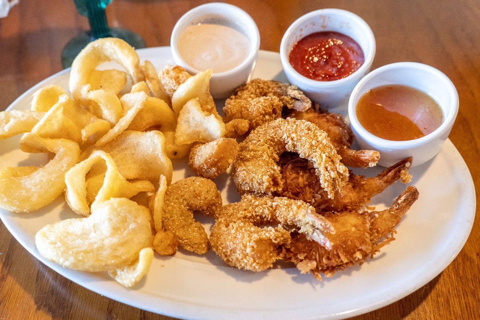 Pass-A-Grille’s Sea Critters Cafe Revamps to Red, White & Booze